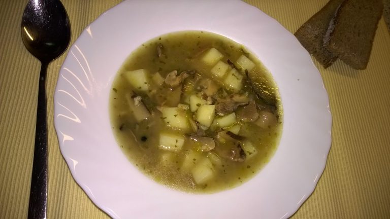 Gobova juha s krompirjem - OblizniPrste.si