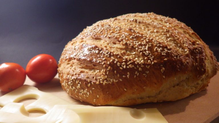 100 najbolj priljubljenih receptov za kruh - OblizniPrste.si