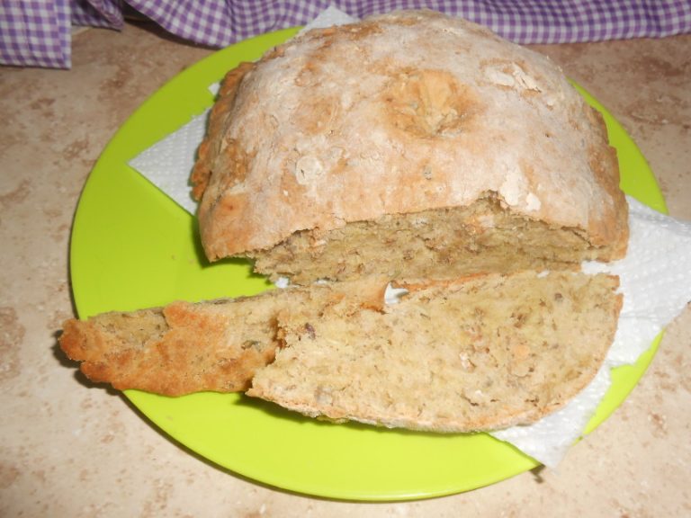 100 najbolj priljubljenih receptov za kruh - OblizniPrste.si