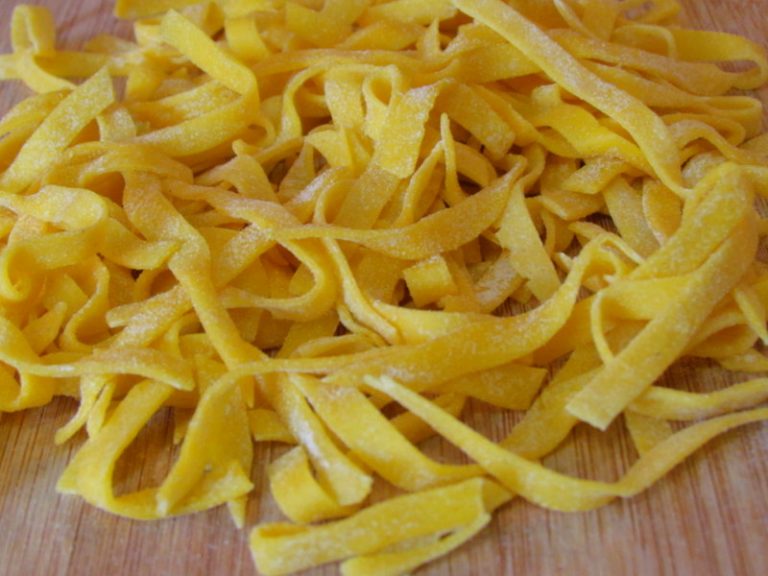 Domači rezanci - OblizniPrste.si