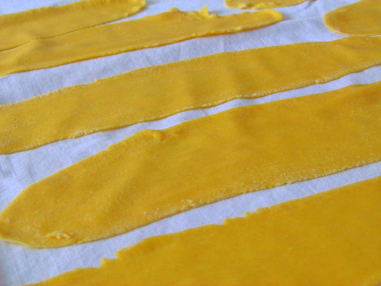 Domači rezanci - OblizniPrste.si