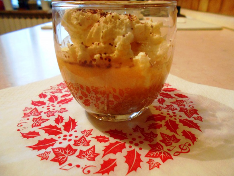 Enostavna sladica iz kozarca - OblizniPrste.si