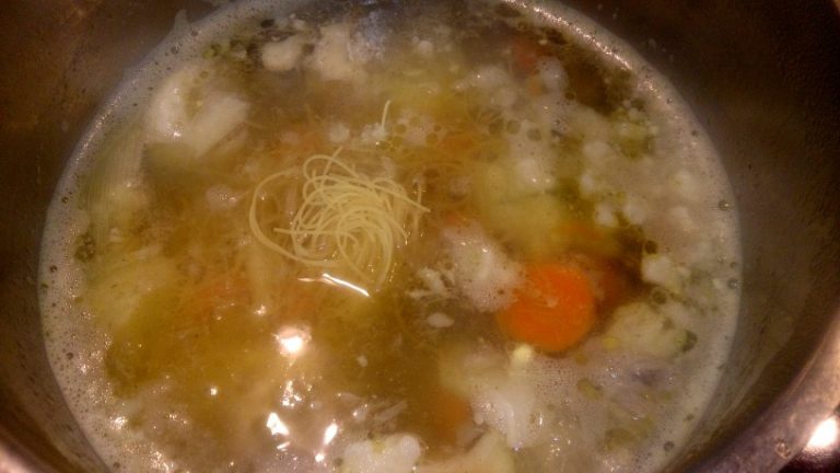 Domača goveja juha ali župa - OblizniPrste.si