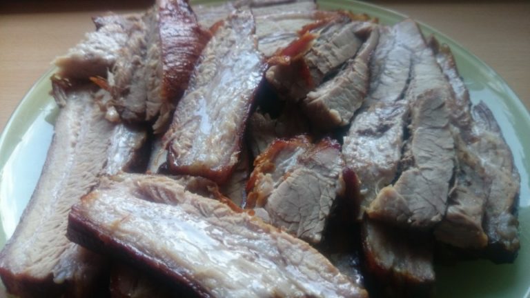 Popolno pečena svinjska rebra - OblizniPrste.si