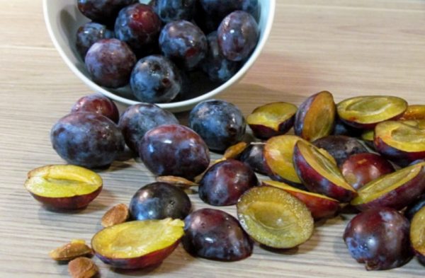 Slivov drobljenec - OblizniPrste.si