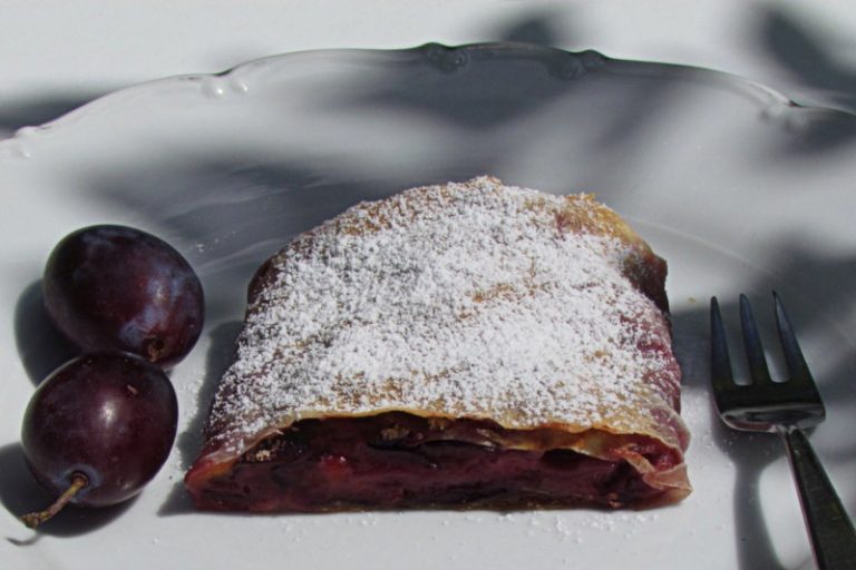 Slivov zavitek - OblizniPrste.si