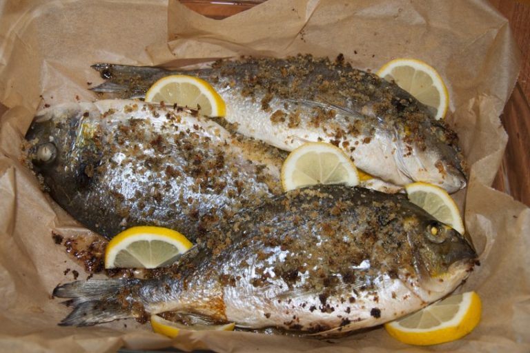 Še ena riba iz pečice (okusna orada iz pečice) - OblizniPrste.si