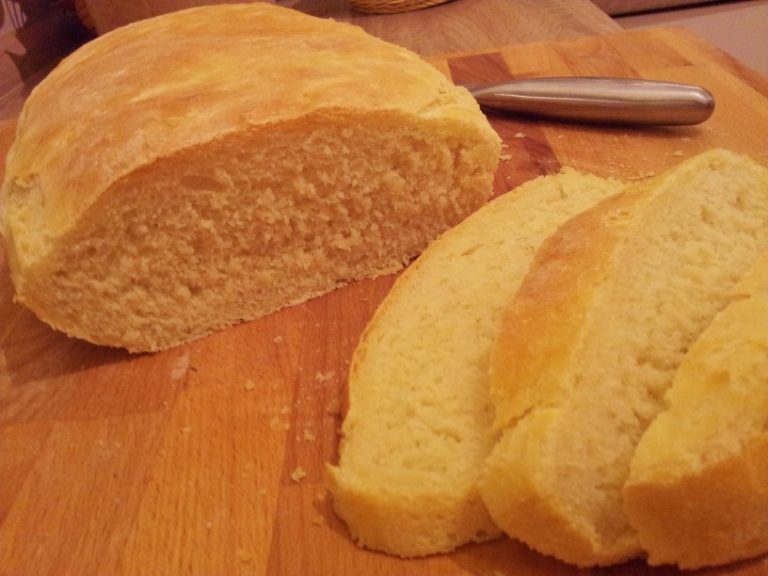 100 najbolj priljubljenih receptov za kruh - OblizniPrste.si