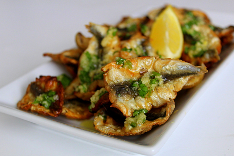 Razkoščičene sardele na tržaški način - OblizniPrste.si