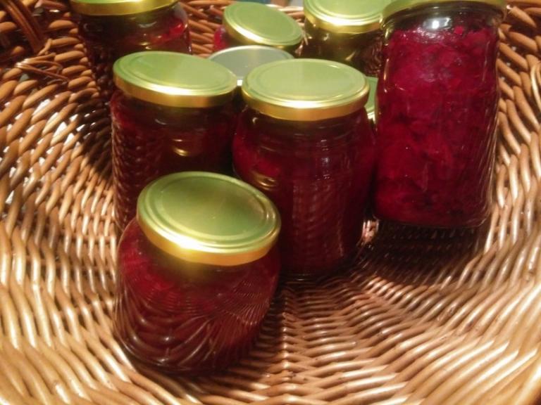 Rdeča pesa v alkoholnem kisu - OblizniPrste.si