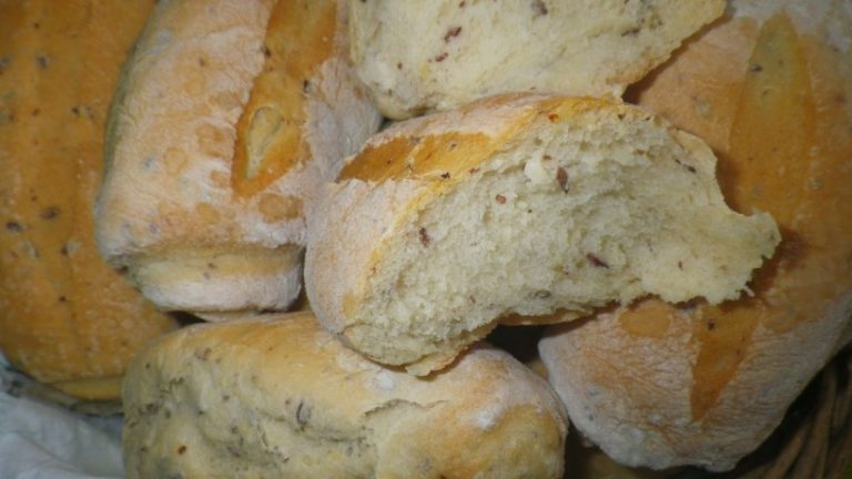 100 najbolj priljubljenih receptov za kruh - OblizniPrste.si