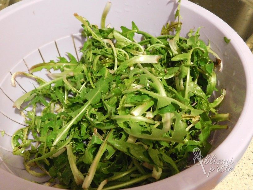 Regratova solata malo drugače - OblizniPrste.si