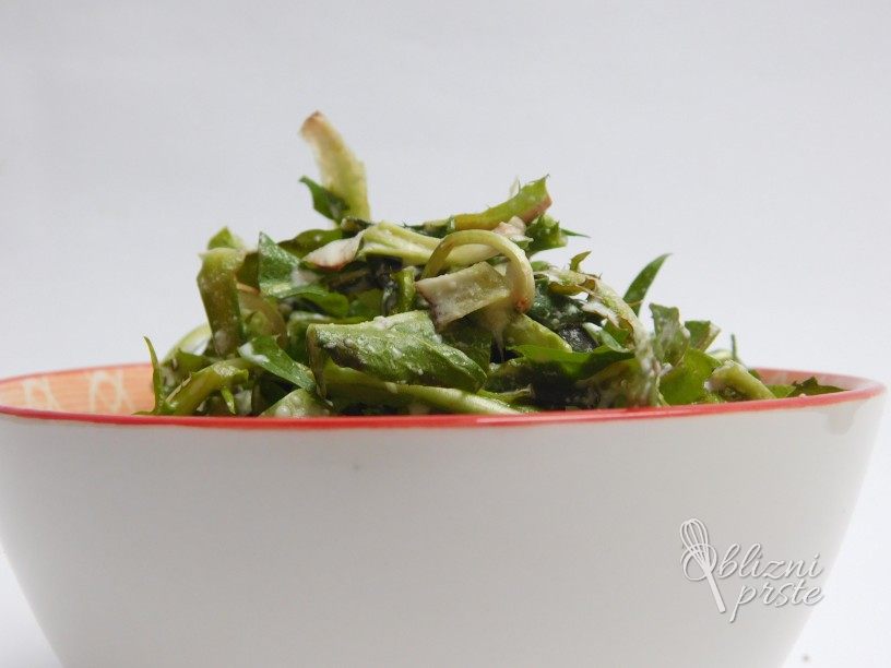 Regratova solata malo drugače - OblizniPrste.si