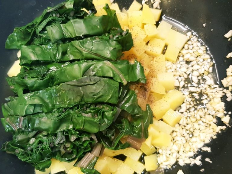 Blitva s krompirjem in česnom - OblizniPrste.si