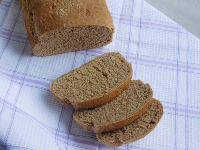 100 najbolj priljubljenih receptov za kruh - OblizniPrste.si