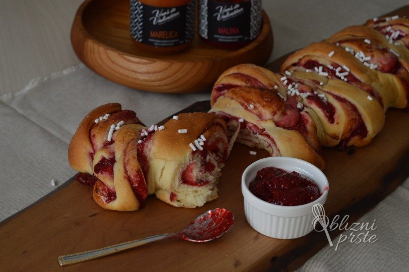 Enostavno pecivo z marmelado - OblizniPrste.si