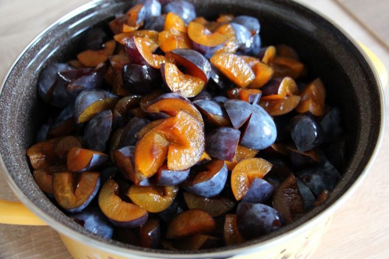 Slivov preliv za ozimnico - OblizniPrste.si