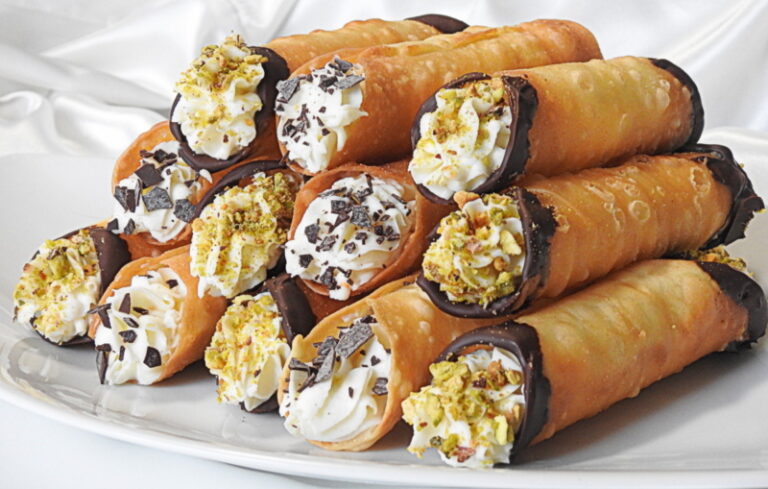 Slastni cannoli (kanoli) - OblizniPrste.si