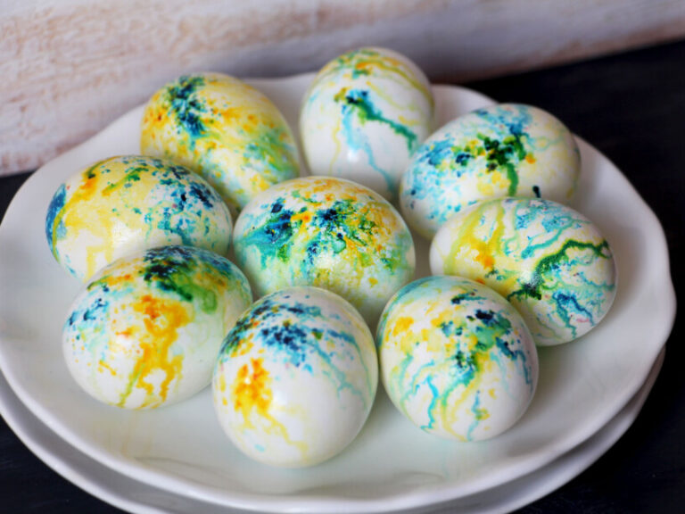 Pirhi pobarvani s pomočjo pare - OblizniPrste.si