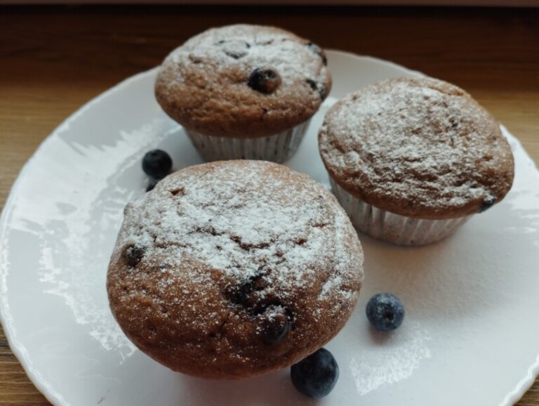 Muffini z ameriškimi borovnicami - OblizniPrste.si