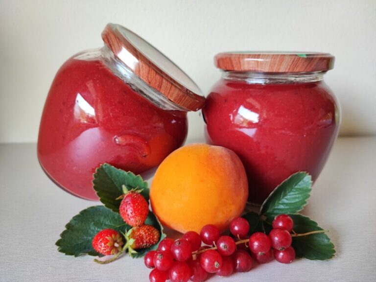 Marmelada iz jagod, ribeza in marelic - OblizniPrste.si