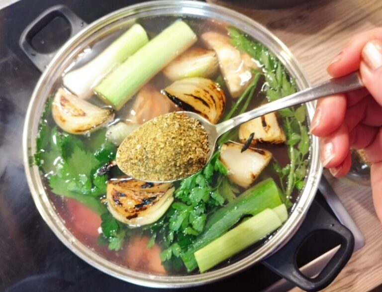 Domača goveja juha - OblizniPrste.si