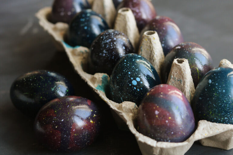 Galaktični pirhi - OblizniPrste.si