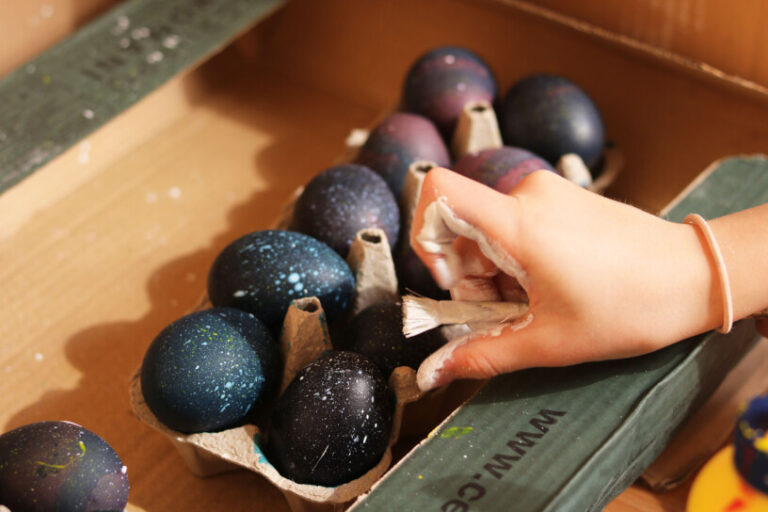 Galaktični pirhi - OblizniPrste.si