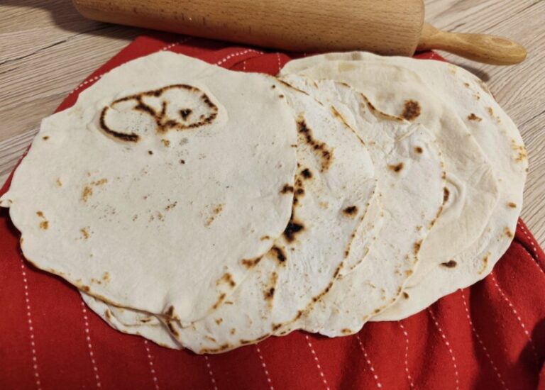 Mehki tortilja kruhki - OblizniPrste.si