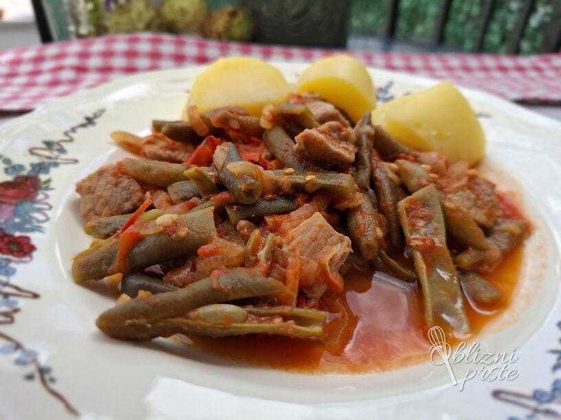 Boranja s svinjskim mesom - OblizniPrste.si